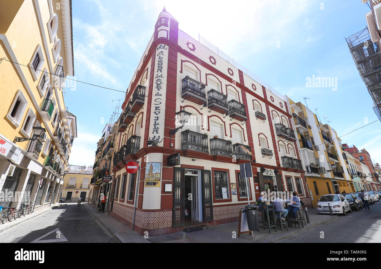 Beautiful facade of the vintage traditional Spanish restaurant El ...