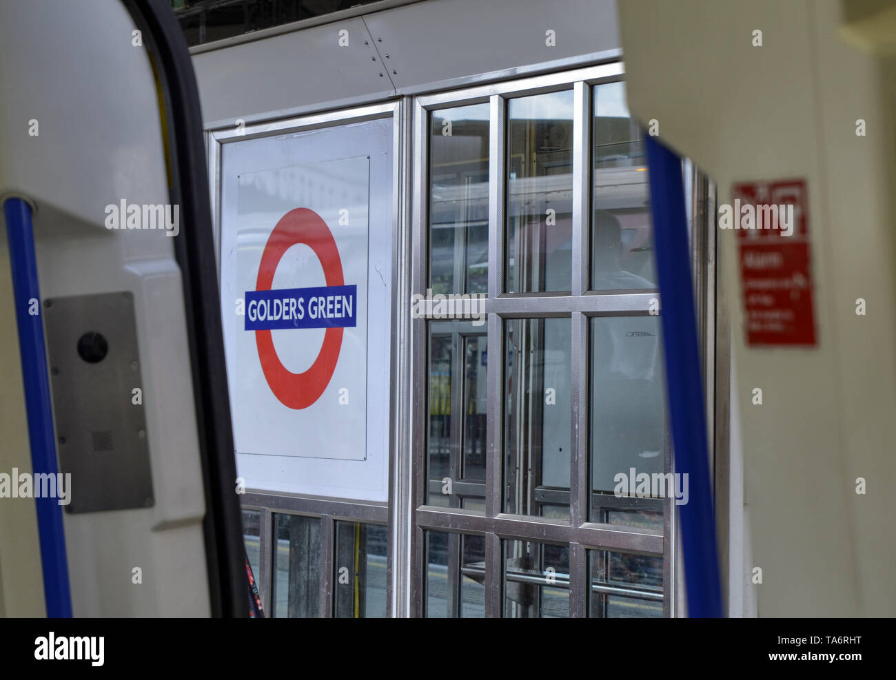 Colindale tube station hi-res stock photography and images - Alamy