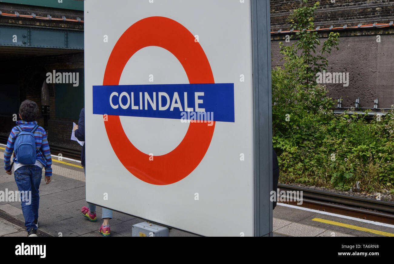 Colindale tube station hi-res stock photography and images - Alamy