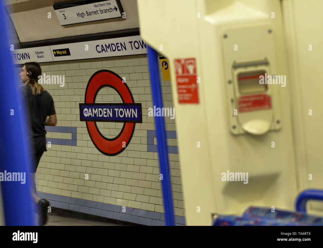 Colindale tube station hi-res stock photography and images - Alamy