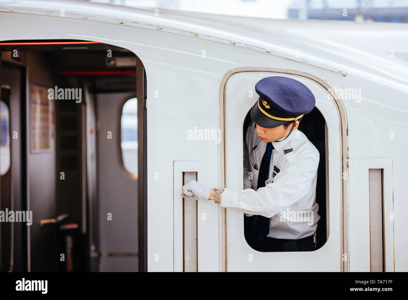 Shinkansen uniform hi-res stock photography and images - Alamy