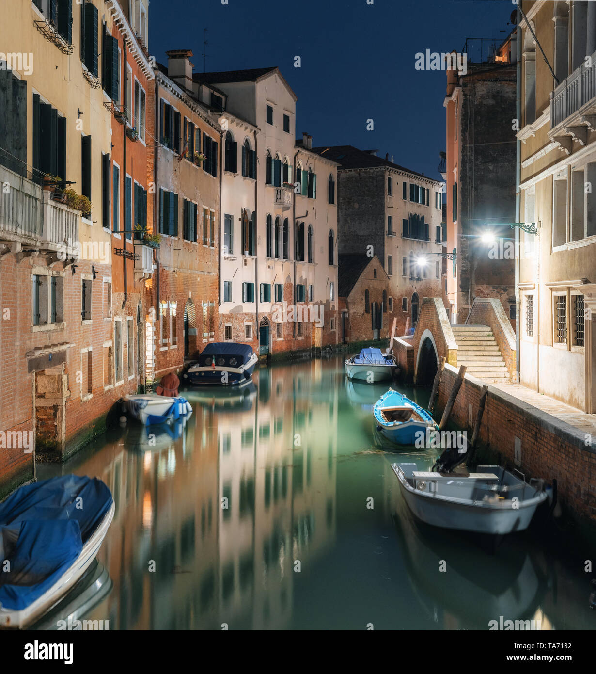 Water reflection boats canal venice hi-res stock photography and images ...