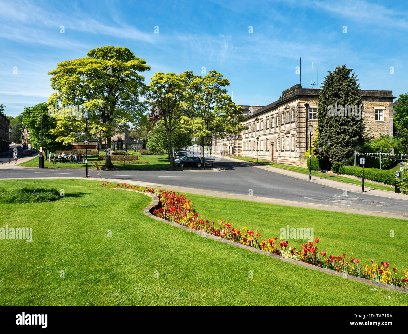Harrogate town centre in spring hi-res stock photography and images - Alamy