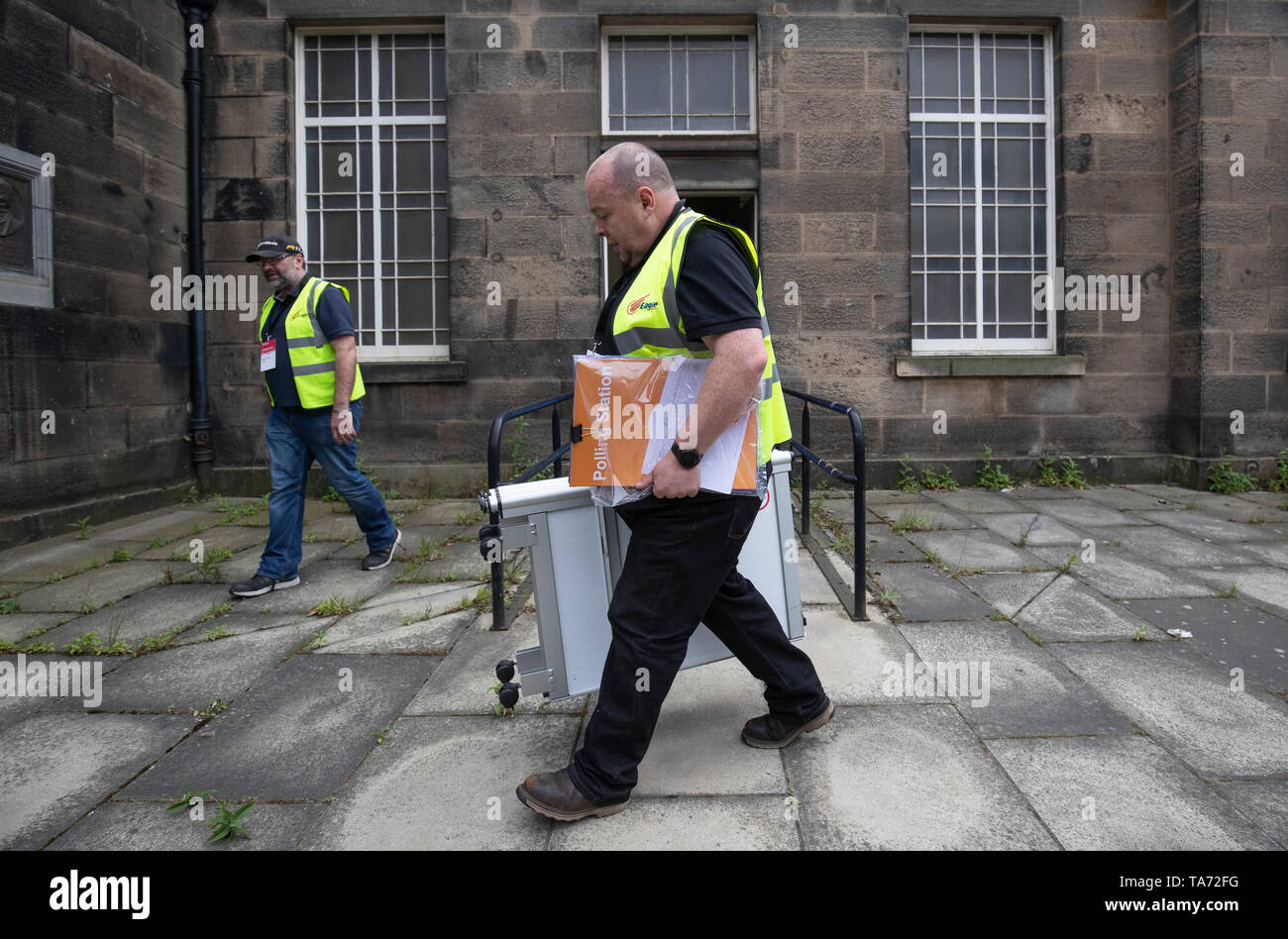Polling stations hi-res stock photography and images - Alamy