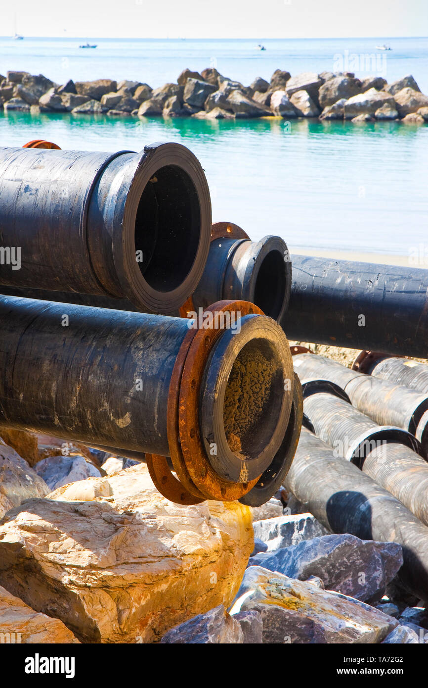 Sea sewage pipes hi-res stock photography and images - Alamy
