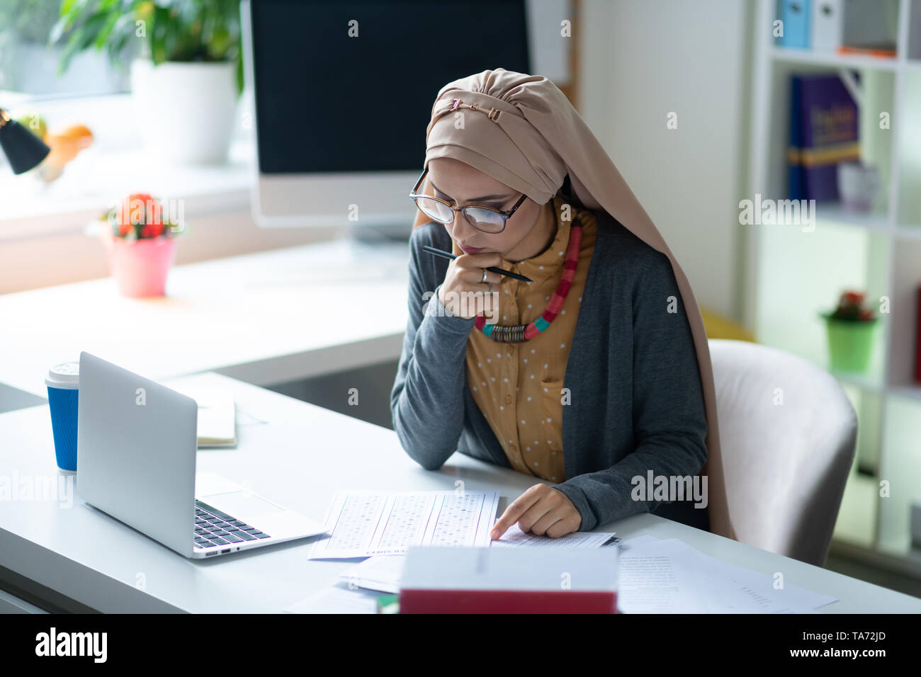 Muslim teacher hi-res stock photography and images - Alamy