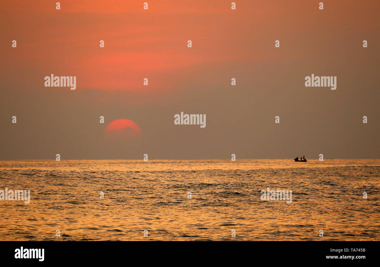 Dawn and sunset landscape sky tour hi-res stock photography and images ...