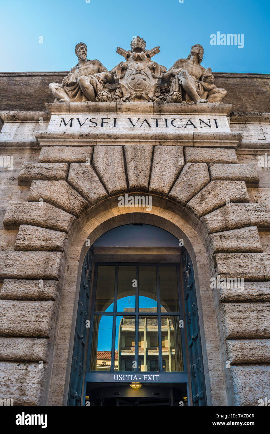 Main entrance of the Vatican Museum Stock Photo - Alamy