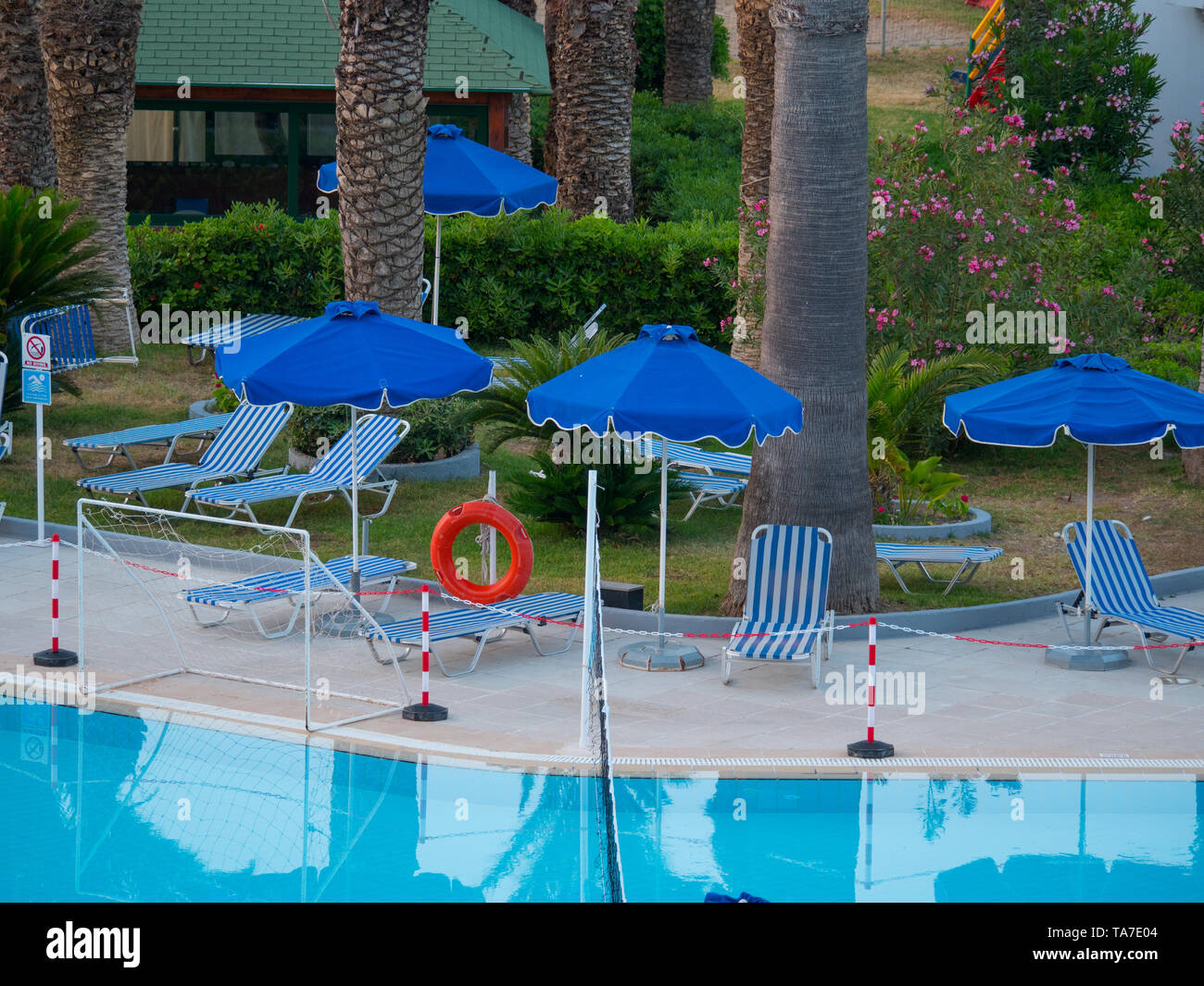 Empty hotel swimming pool hi-res stock photography and images - Alamy