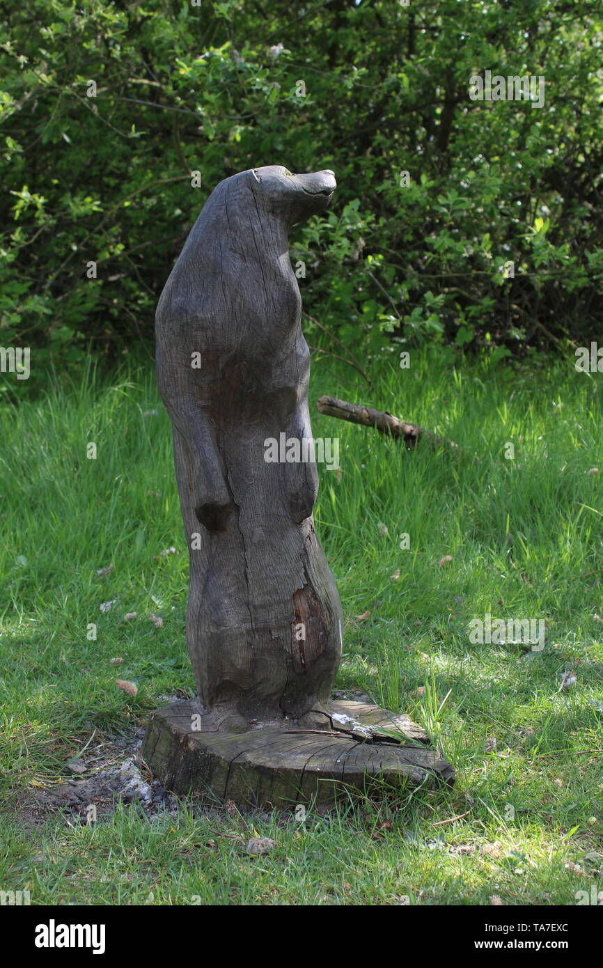 Statue in nature hi-res stock photography and images - Alamy