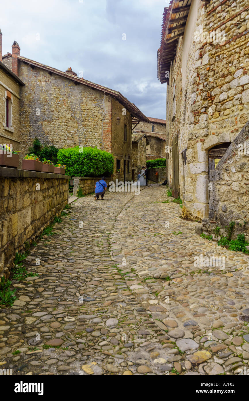 Street scene in perouges hi-res stock photography and images - Alamy
