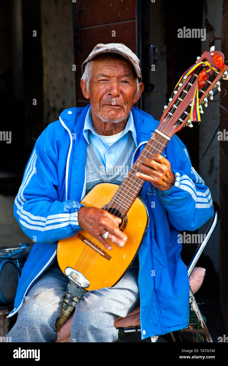 Man playing mandolin hi-res stock photography and images - Alamy