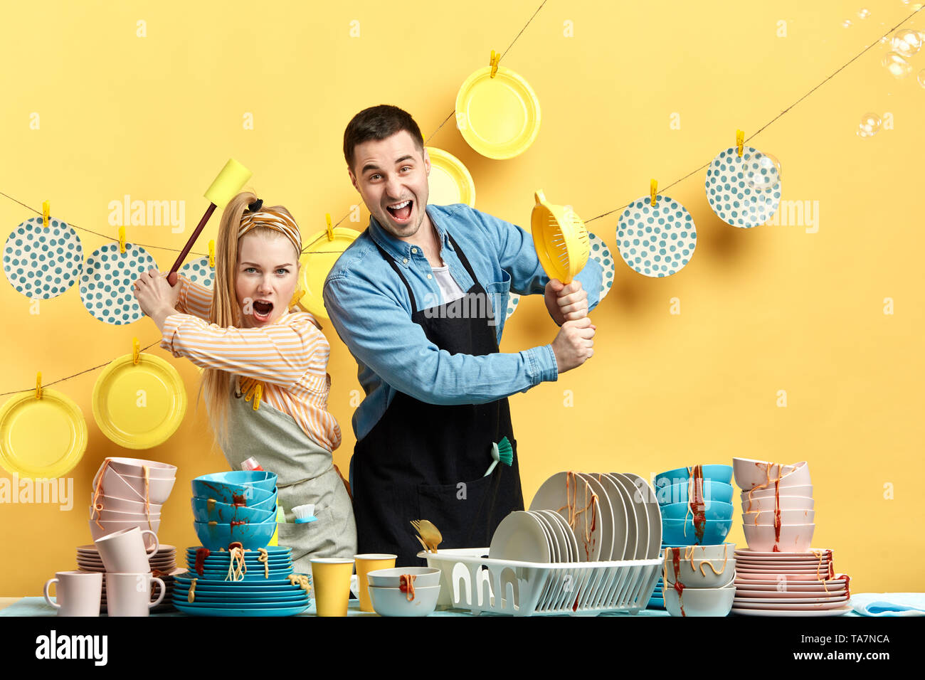 Couple fighting cleaning hi-res stock photography and images - Alamy