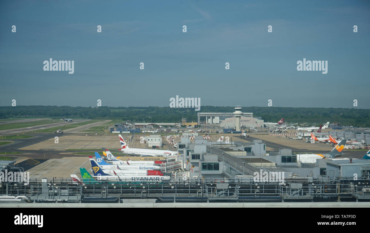 Aircraft stands hi-res stock photography and images - Alamy
