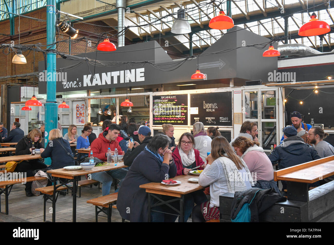 Bone's canteen, covered market Nine, Eisenbahnstrasse, cross mountain ...