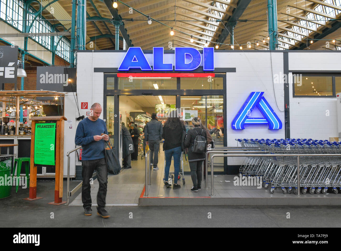 Aldi supermarkt logo hi-res stock photography and images - Alamy