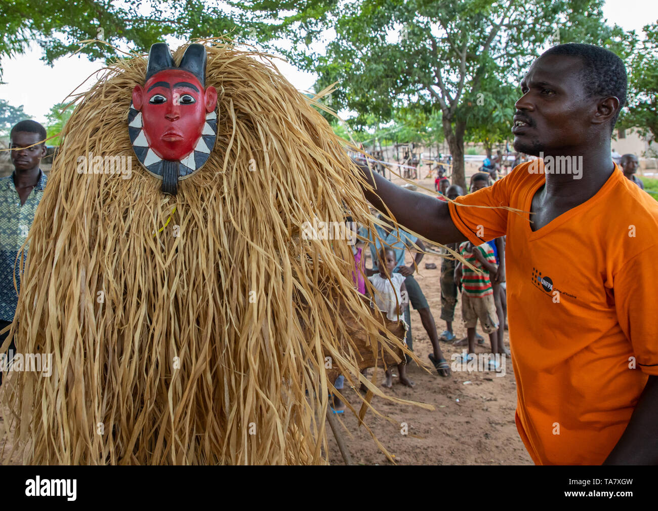 Goli sacred mask in Baule tribe during a ceremony, Région des Lacs ...