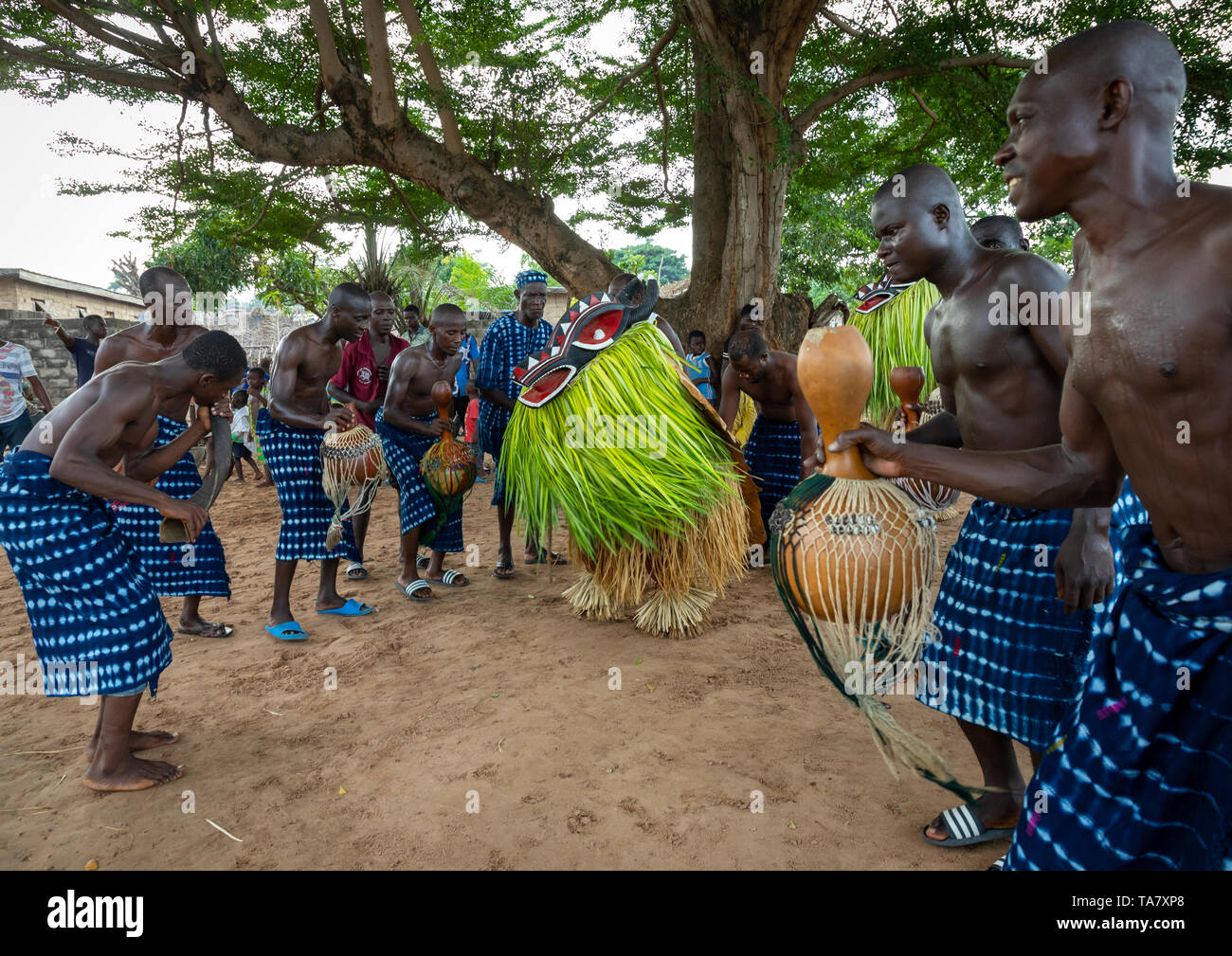 Baule tribe hi-res stock photography and images - Alamy