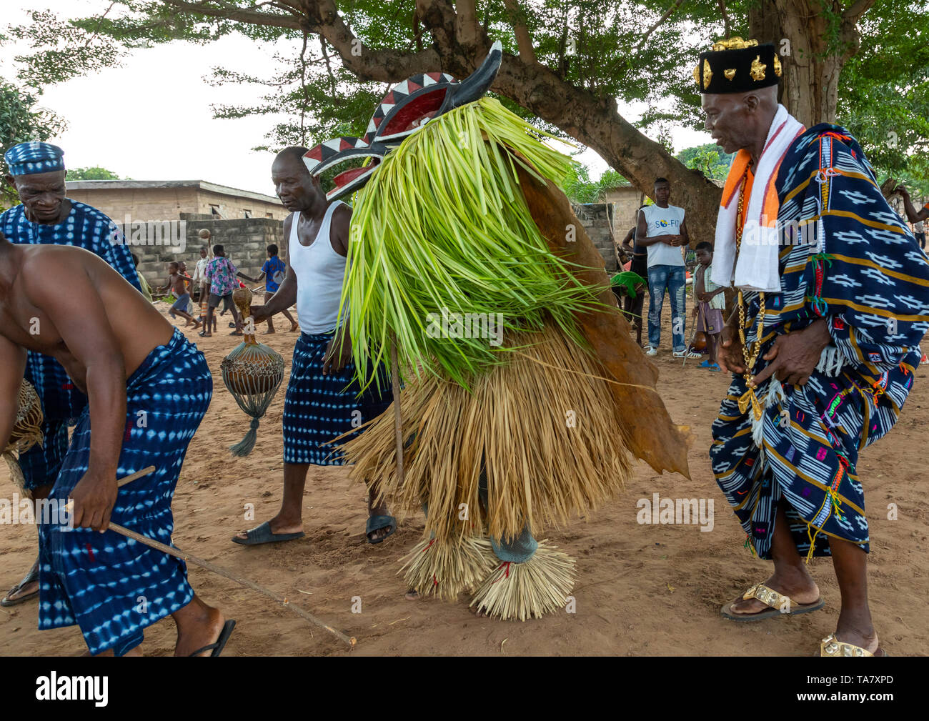 Baule tribe hi-res stock photography and images - Alamy