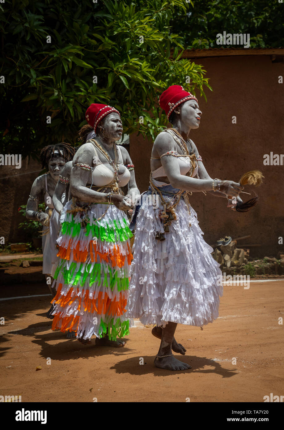 Voodoo ceremony dance dancers hi-res stock photography and images - Alamy