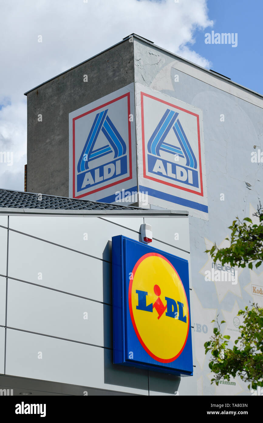 Aldi market and Lidl market, Kreuzbergstrasse, cross mountain, Berlin ...