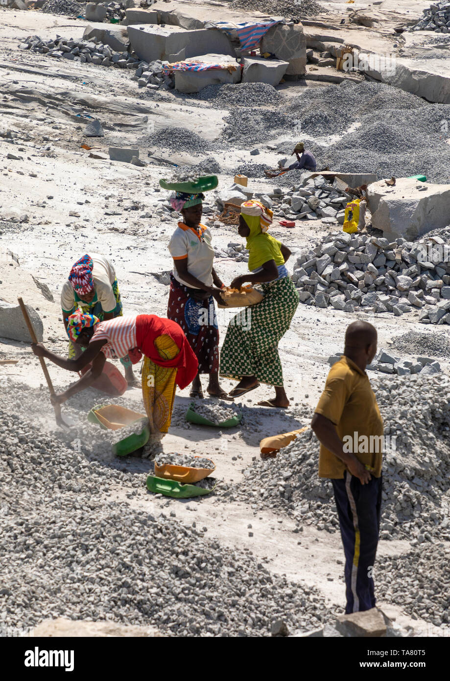 Working quarry hi-res stock photography and images - Alamy