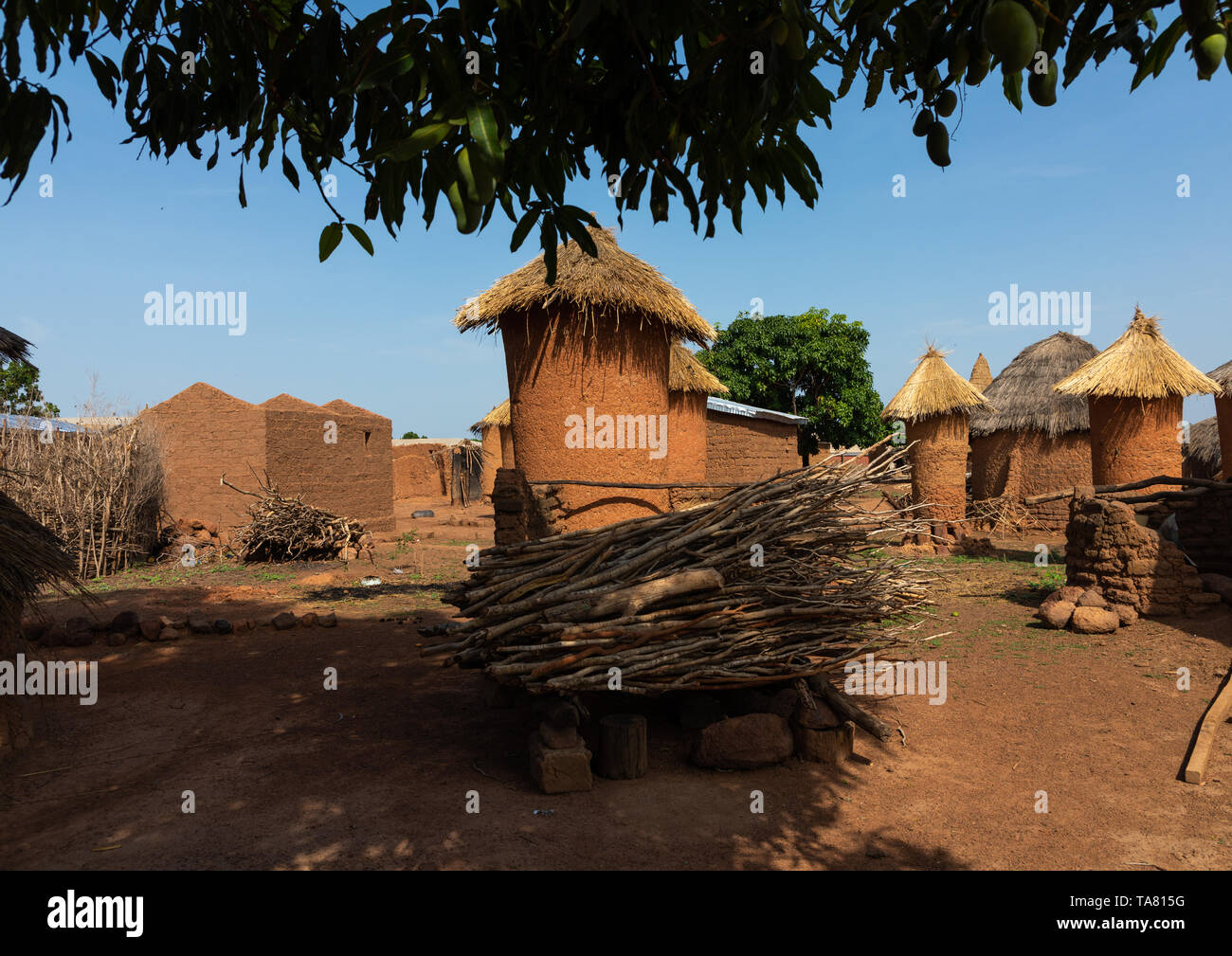 Senufo village hi-res stock photography and images - Alamy