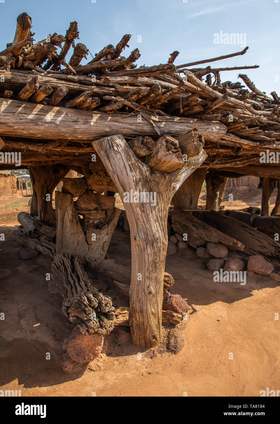 Palaver hut used as a gathering spot for the Senufo men, Savanes ...