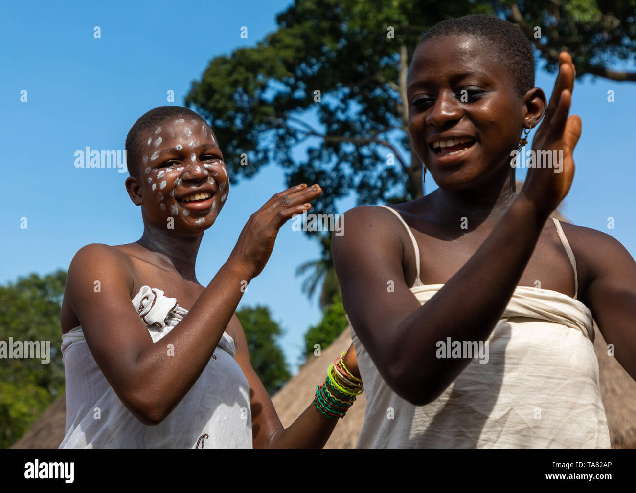Hands clapping african hi-res stock photography and images - Alamy