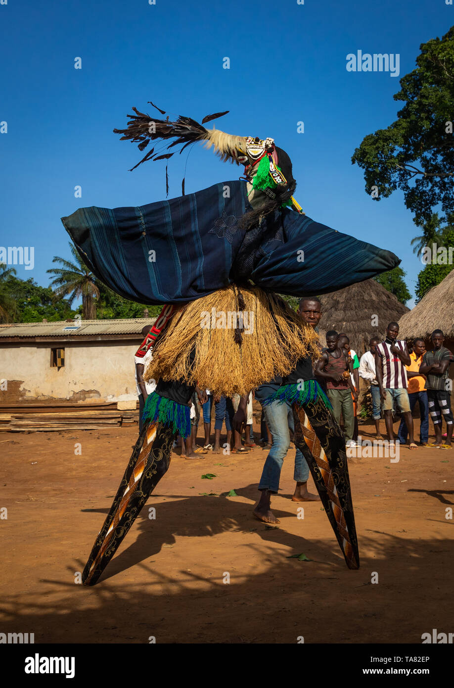 Dancers stilts africa african hi-res stock photography and images - Alamy
