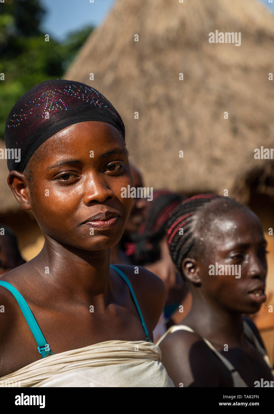 African girls dancing africa hi-res stock photography and images - Alamy