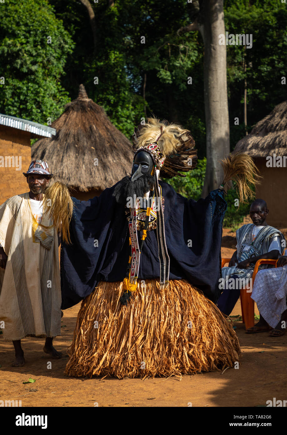 Ivory coast dance mask hi-res stock photography and images - Alamy