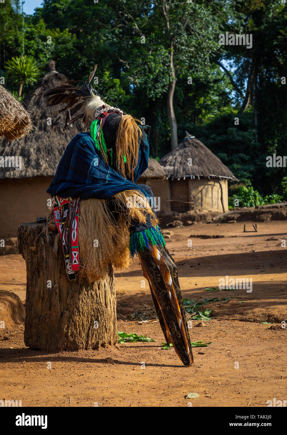 Dancers stilts africa african hi-res stock photography and images - Alamy