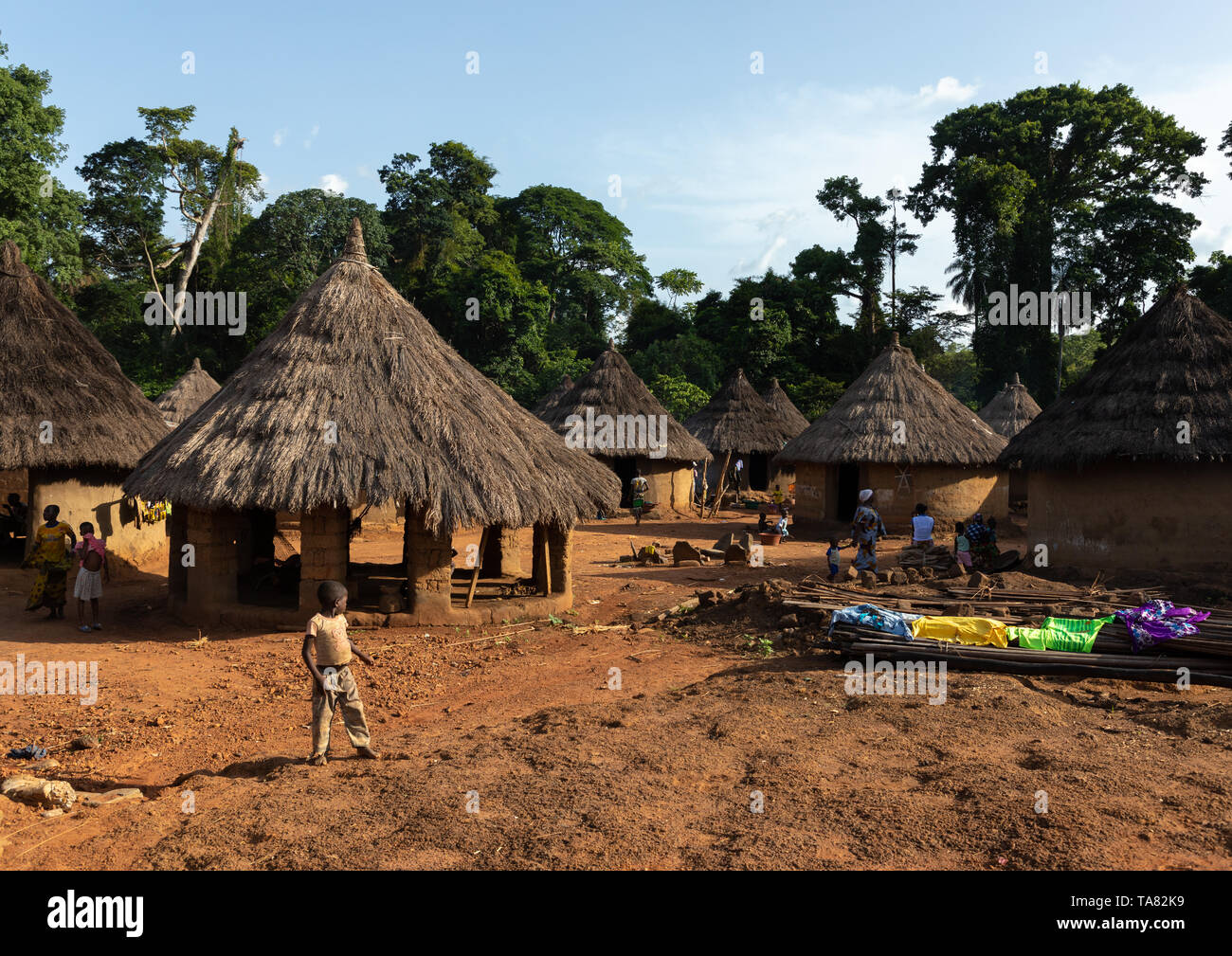 Huts thatched roofs hi-res stock photography and images - Alamy