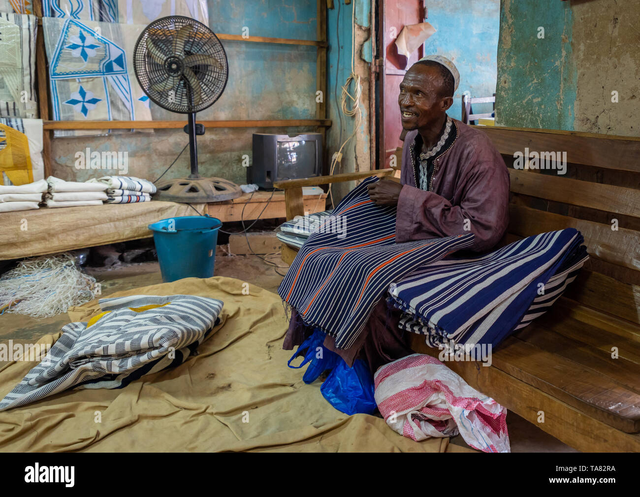 African fabrics hi-res stock photography and images - Alamy