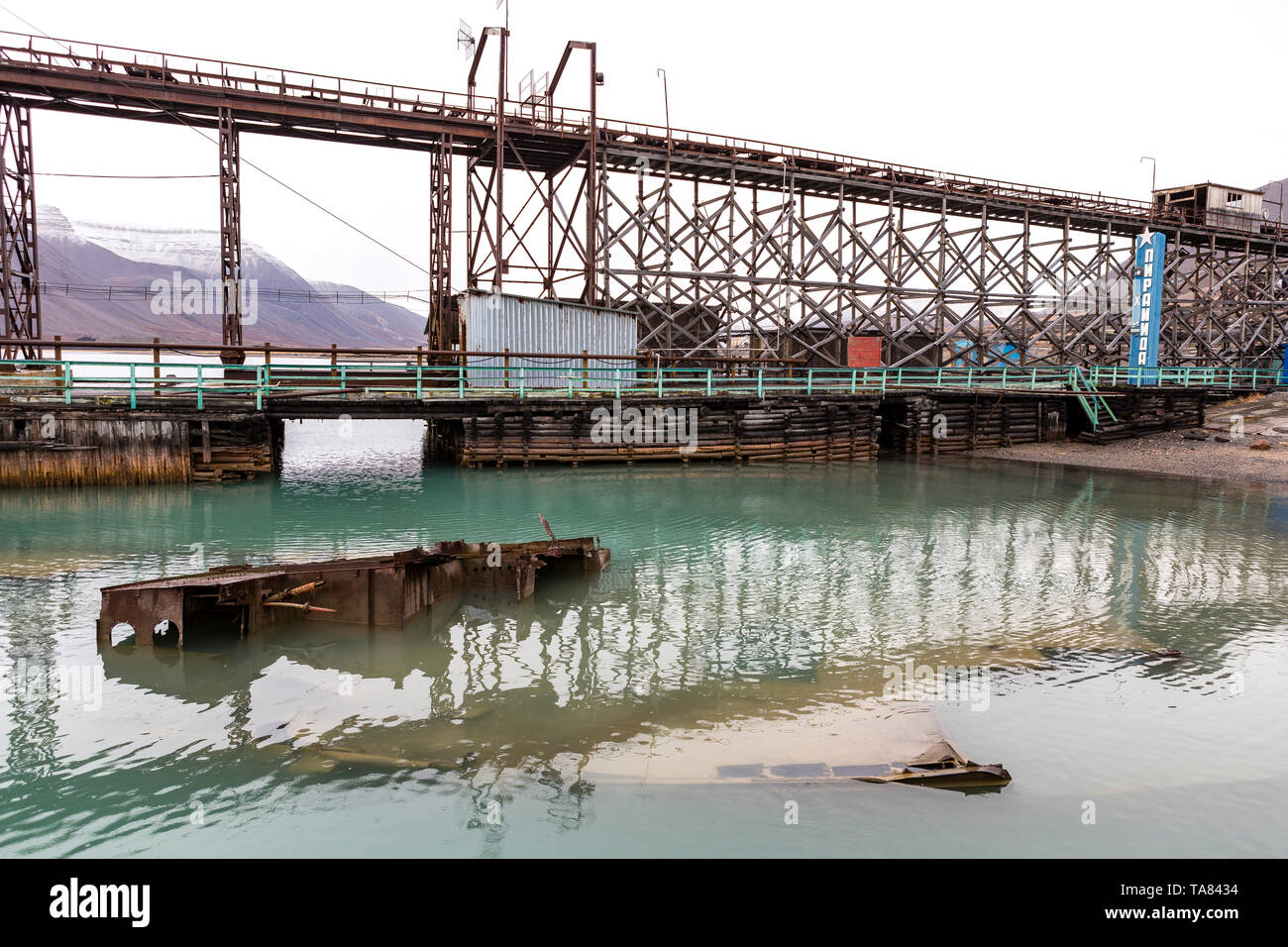 Abandoned russian mining town pyramiden hi-res stock photography and ...