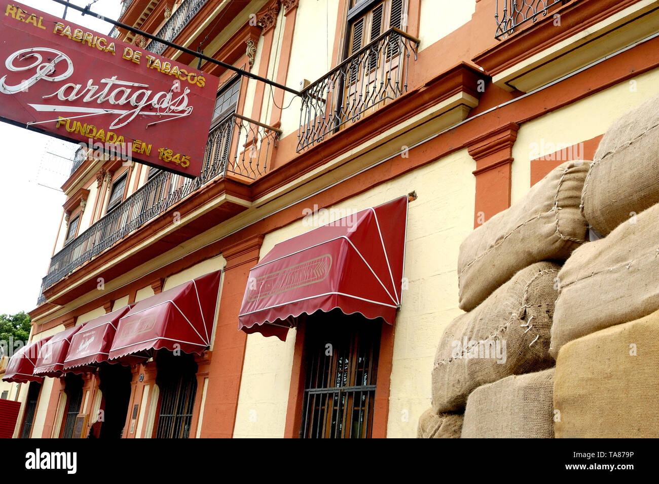 Real fabrica de tabacos partagas hi-res stock photography and images ...