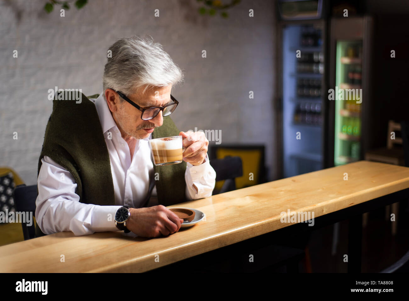 Old man coffee cafe hi-res stock photography and images - Alamy