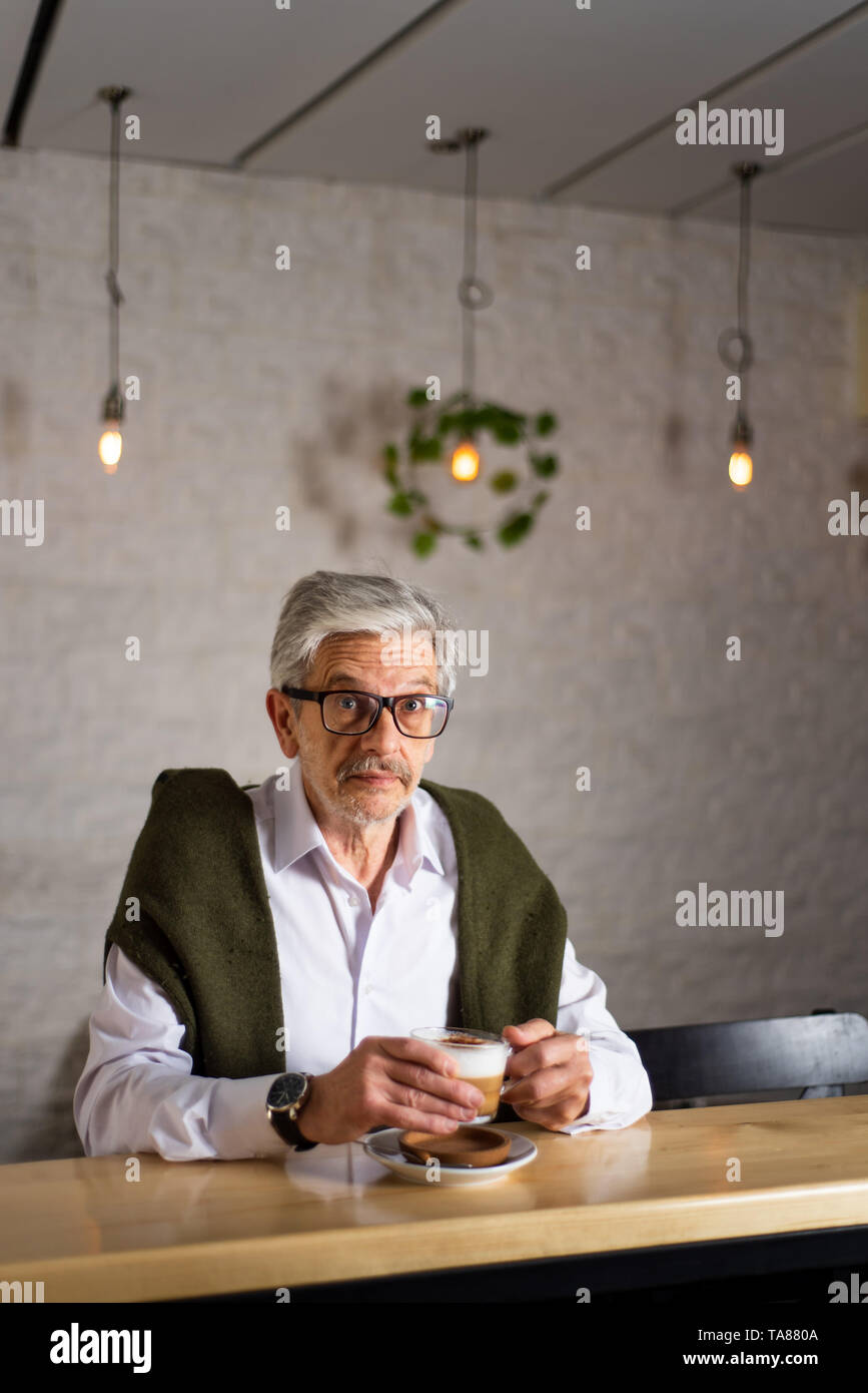 Old man coffee cafe hi-res stock photography and images - Alamy