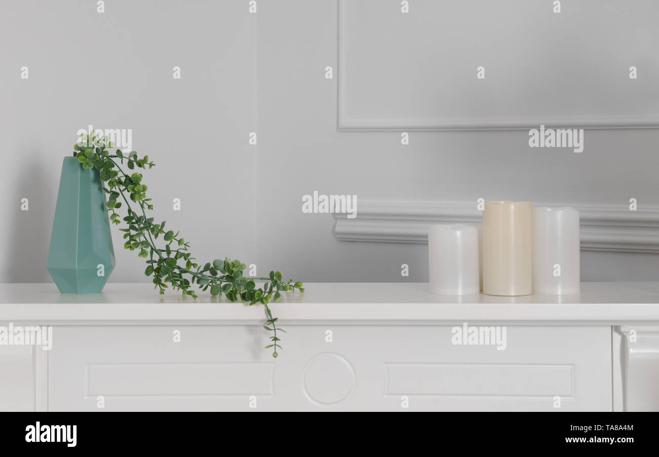 Simple green vase hi-res stock photography and images - Alamy