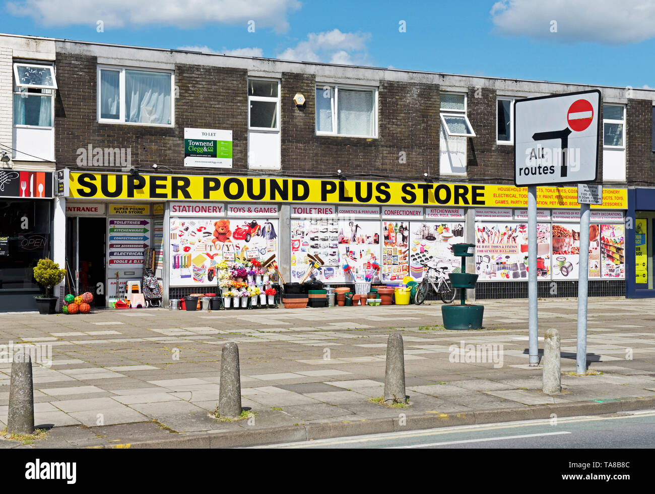 Pound plus hi-res stock photography and images - Alamy