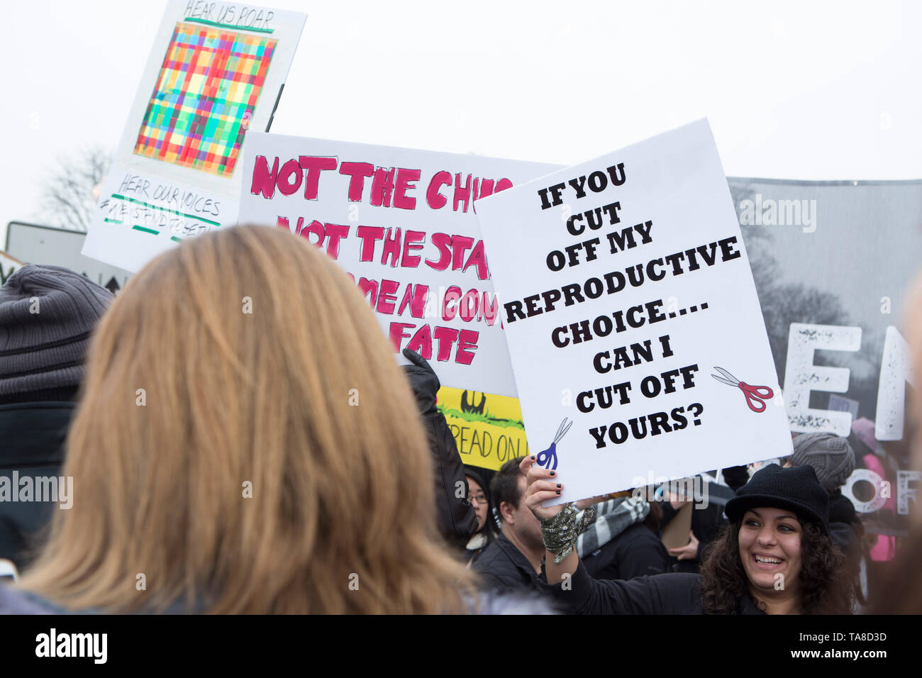 Holding up signs hi-res stock photography and images - Alamy