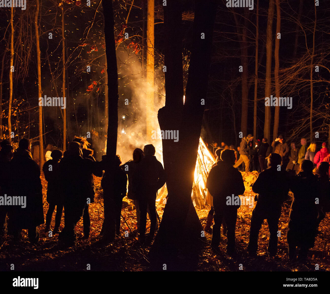 People watching bonfire hi-res stock photography and images - Alamy