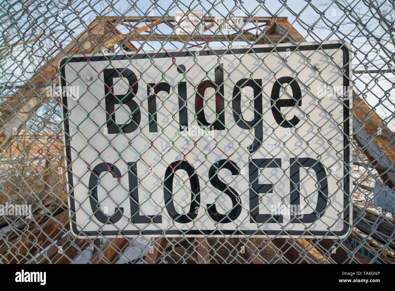 Bridge closed sign hi-res stock photography and images - Alamy
