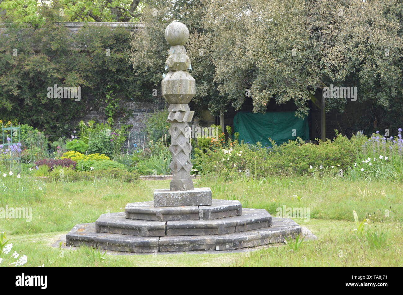 17th century sundial hi-res stock photography and images - Alamy