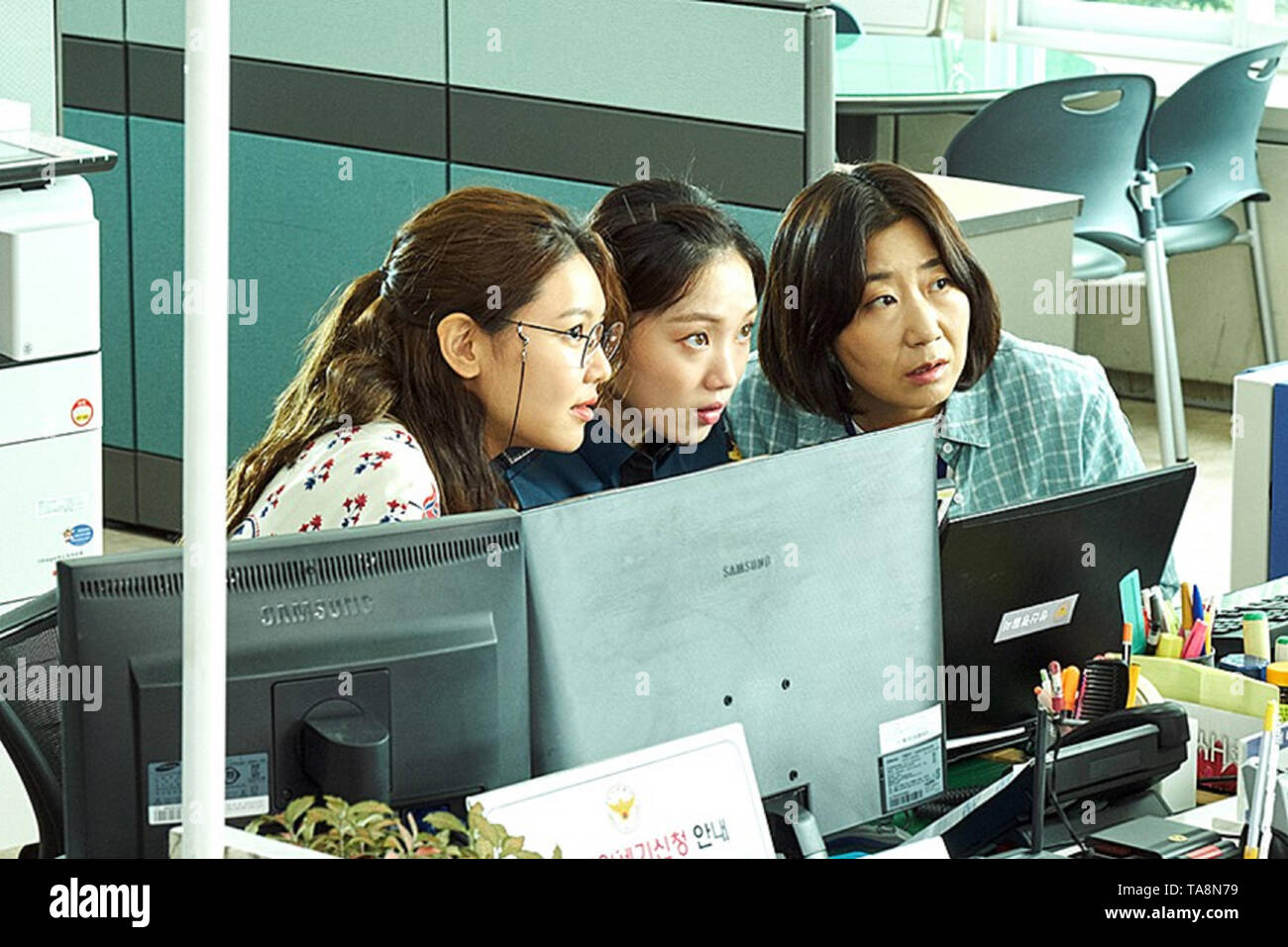 MISS & MRS. COPS, from left: CHOI Soo-Young, LEE Sung-Kyoung, RA Mi-Ran ...