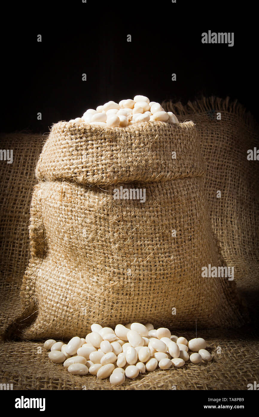 Pinto beans bag hi-res stock photography and images - Alamy