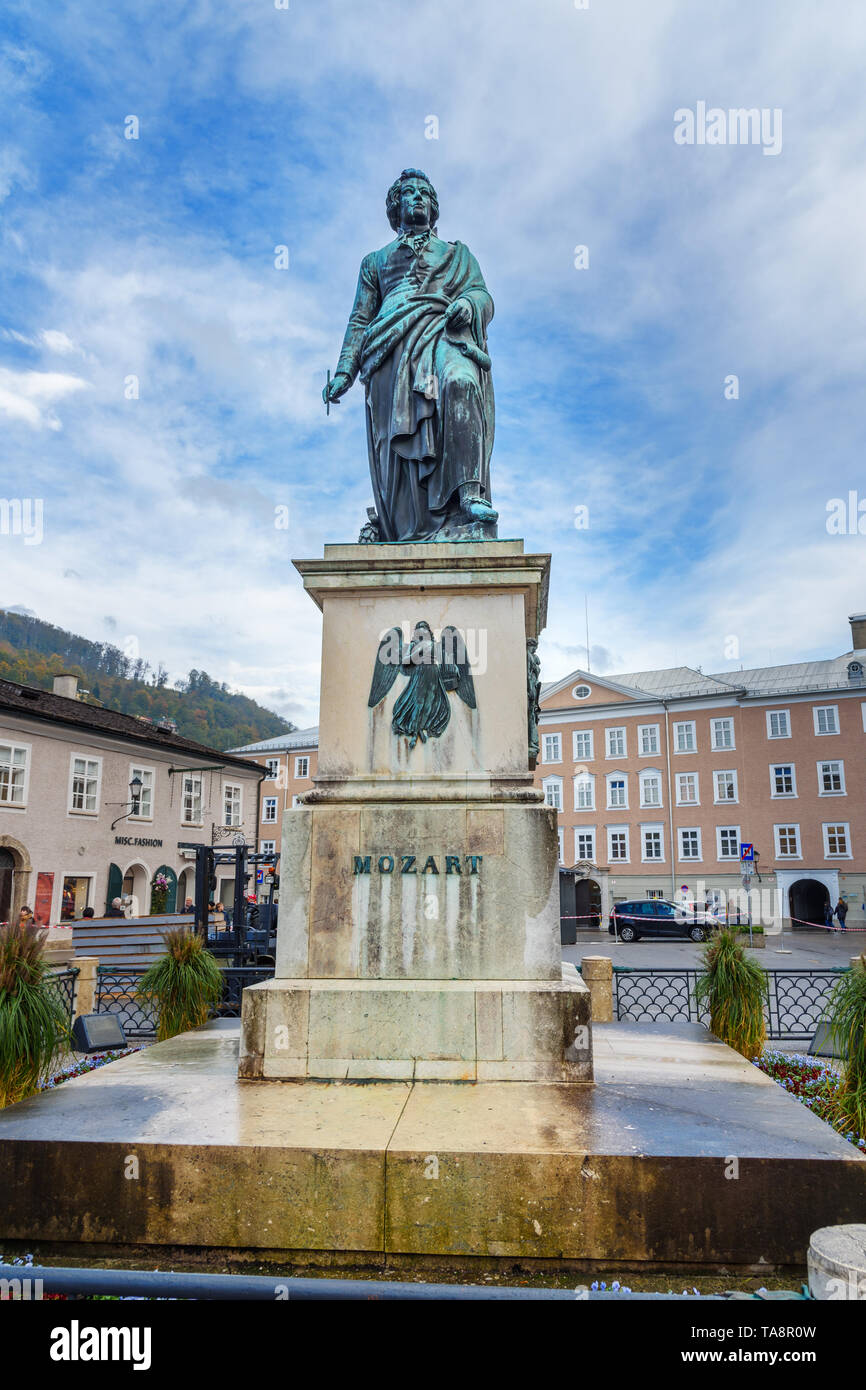 Statue of wolfgang amadeus mozart hi-res stock photography and images ...