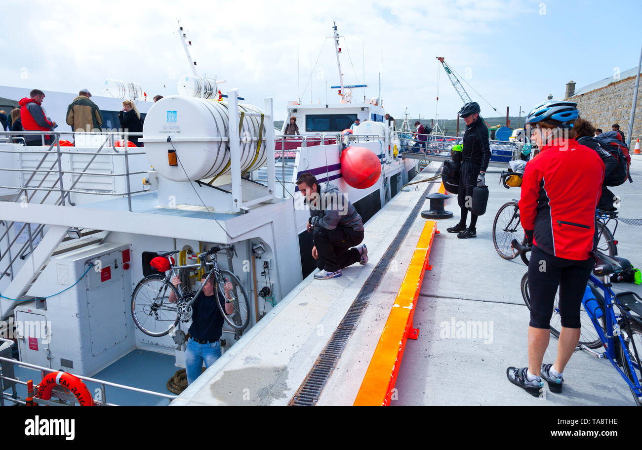 Kilronan - Cill Rónáin Port, Inishmore Island, Aran Islands, Galway ...