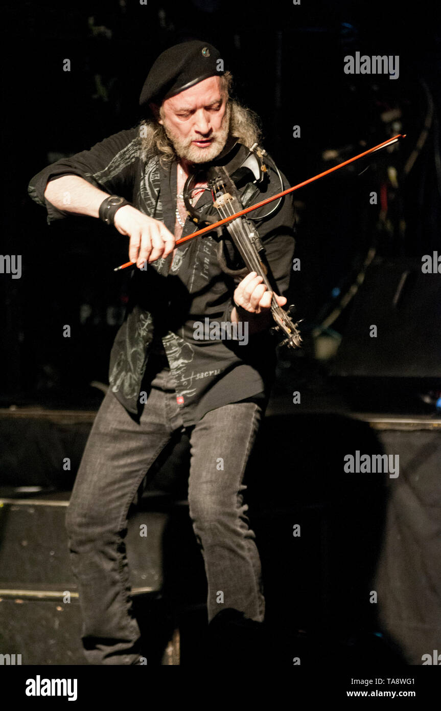Gypsy violinist hi-res stock photography and images - Alamy